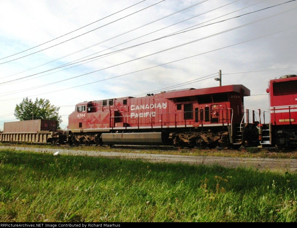 CP 8744